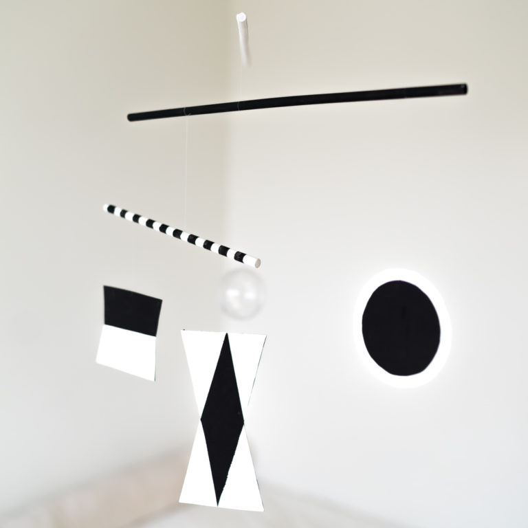 Montessori Mobile: Das DIY Mobile nach Bruno Munari